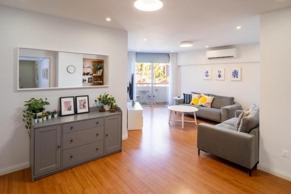 Finikoudes 3 Bedroom Seaview Flat - Larnaca