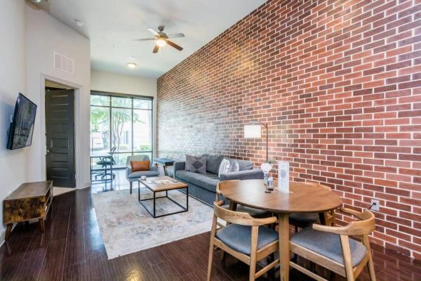 Rose At The Millennium - Stylish 1 Br In Houston - Bayou City Art Festival