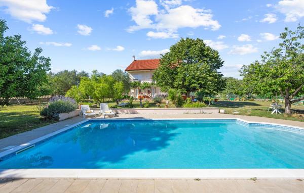 Stunning Apartment In Lozovac With Wifi - Skradin