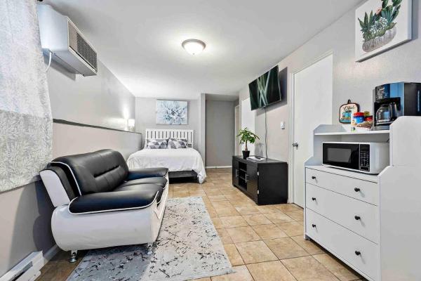 Country Studio - West Chicago, IL