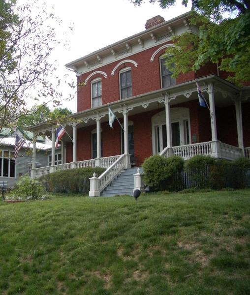 Ubon Thai Victorian Inn & Restaurant - Staunton, VA