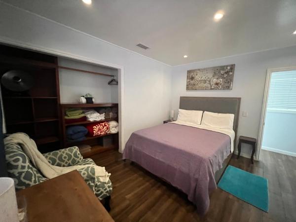 Unit B With Big Yard - Santa Monica, CA