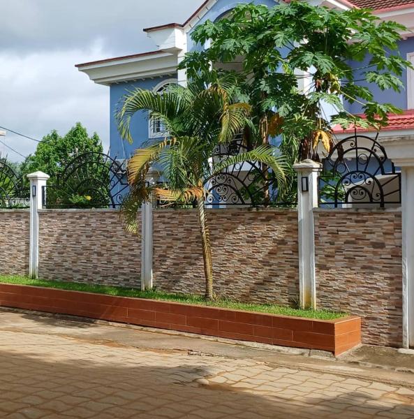 Duplex Meublé 5 Chambres, Piscine, Ménagère, Voiture à Louer Douala Yassa - Tigson - Douala