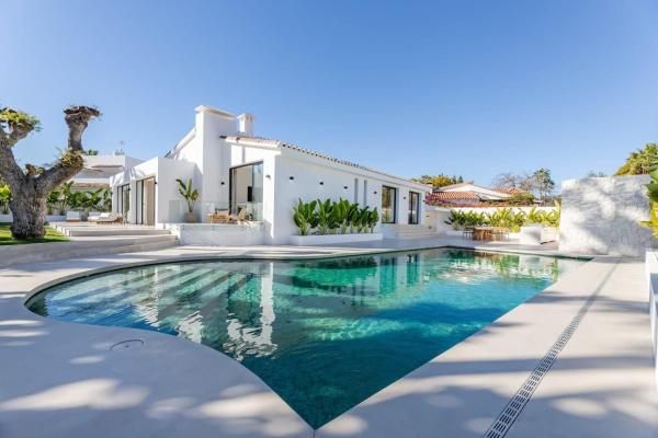 Villa Peman Luxurious Beachside Villa - Benahavís