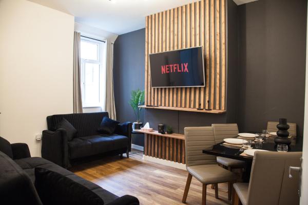Entire Modern Home In Manchester And Near Peak District - Derbyshire