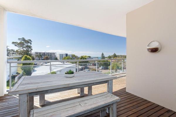 Cote D'azure, 13 61 Donald Street - Lovely Unit Air Con, Wi-fi, Secure Parking, Complex Lift And Pool - Port Stephens
