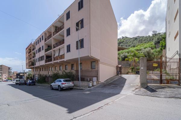Casa Mata E Grifone - Bivani Con Posto Auto - Messina