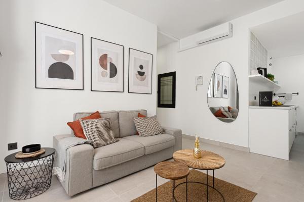 Peña Family By Del Parque Flats - Museo Picasso Málaga