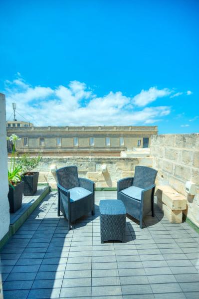 Traditional Townhouse, Terrace Near Valletta Weng1-1 - Valletta