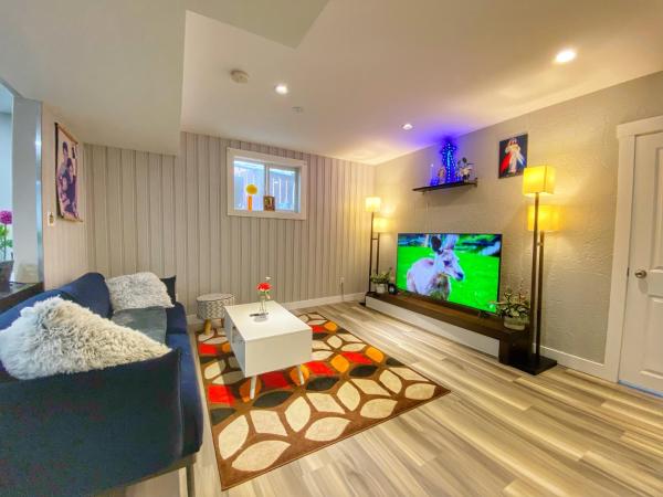 Private Queen Bdrm Near Downtown - Share House, Not Entire Place - Calgary