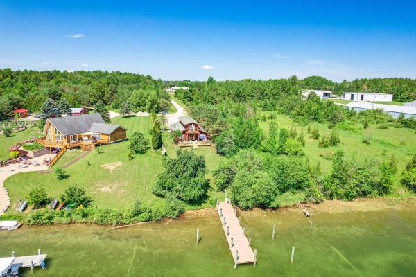 Riverfront Cheboygan Home With Dock About 4 Mi To Town! - Cheboygan, MI