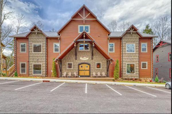 The Grand Orchard Lodge By Stony Brook Cabins - Gatlinburg, TN
