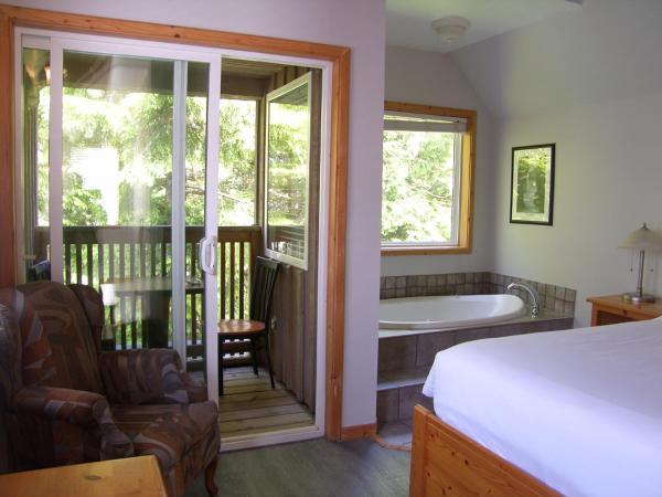 Ocean Surf Forest Cabin - Vancouver Island