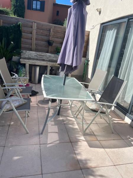 Apt Rez De Jardin Piscine Dans Résidence - Fréjus