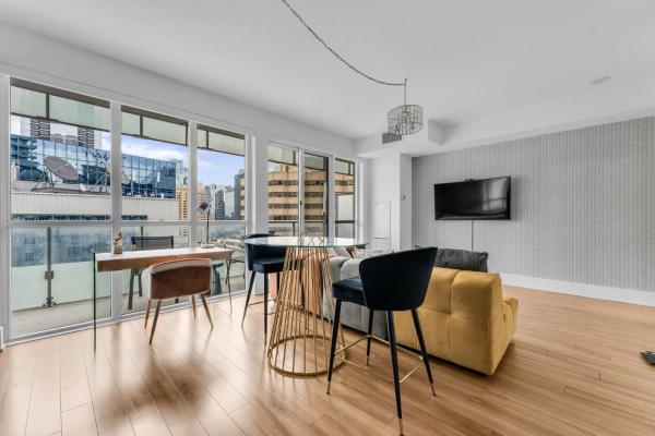 Estate 1 Bedroom Condo Front Street West - 