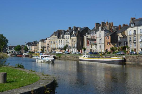 Spacieux T3 Lumineux Dans Quartier Historique Avec Wifi - Redon