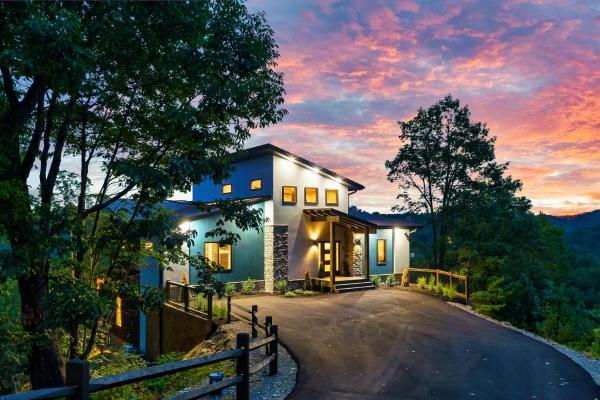Private, Mtn Views, Theatre, Pool, Hot Tub, Game Room - Pigeon Forge, TN