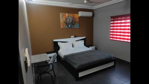 Room In Guest Room - Royal Blue Guest House Bar Deluxe Double Room - Togo