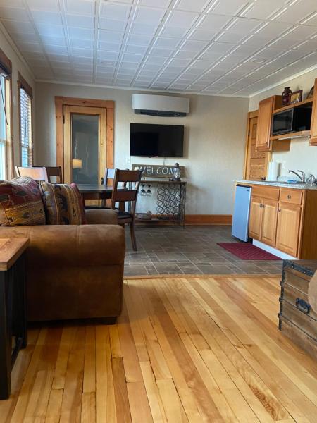 Tavern - Country Suite - Derby, VT
