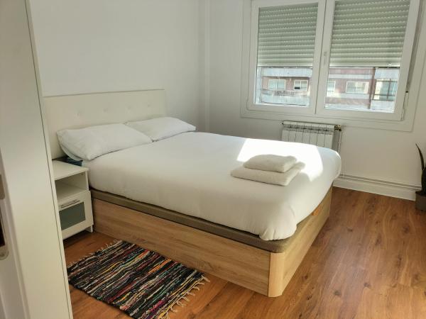 Encantador Piso De 3 Dormitorios En Vigo - Vigo