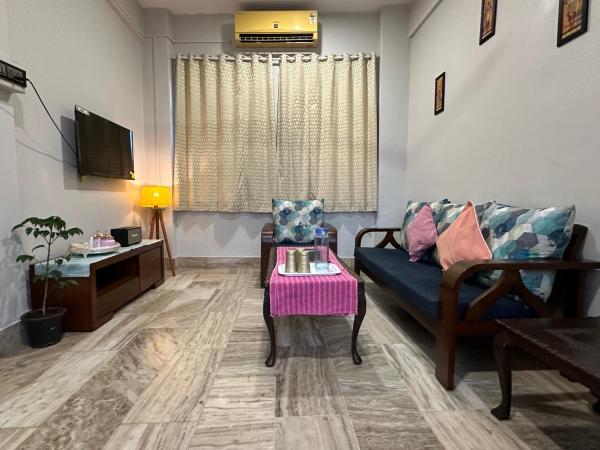 Spacious 2 Bhk Apartment With Balcony In Bandra - Mumbai