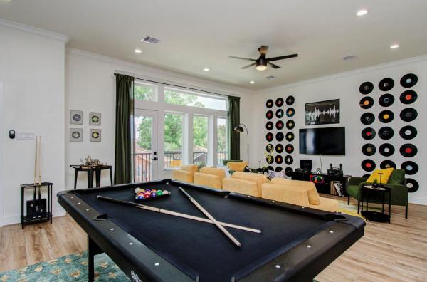 3bd-rooftop Movie Theater-bbq-retro Music Theme-downtown 8mins - Casa Blanca, TX