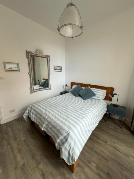 Chic Coastal Apartment - Hastings