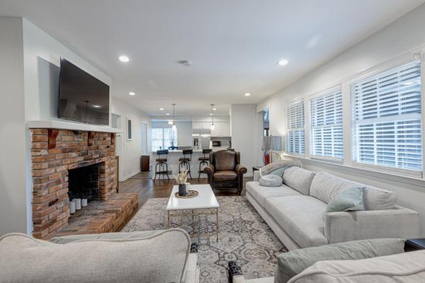 Group Getaway 6br Near Fort Benning Huge Kitchen Private Yard - Columbus, GA