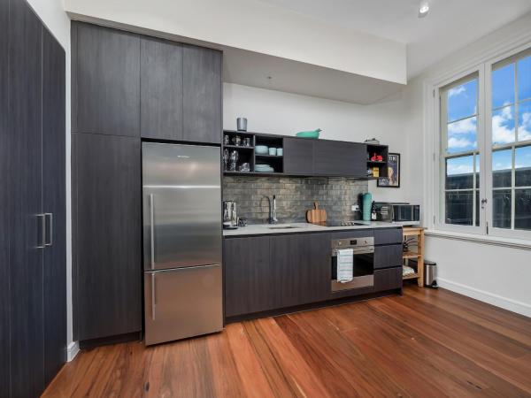 Inner-city Apartment Minutes Walk To Dining Hubs - The University of Sydney