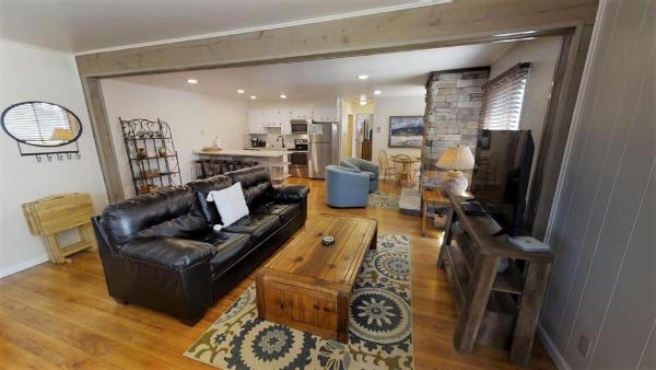 Ski View 01 Bella Vista - On Main Street - End Unit - Wifi - Cable - Fireplace - Trailer Parking In Back - Patio`s With Gas Gril - Red River, NM