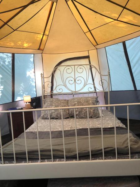 Camping Au Lac Du Drennec Glamping Tent - Finistère