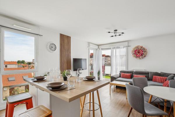 Chic And Comfortable Apart With Parking And Balcony - Bezons