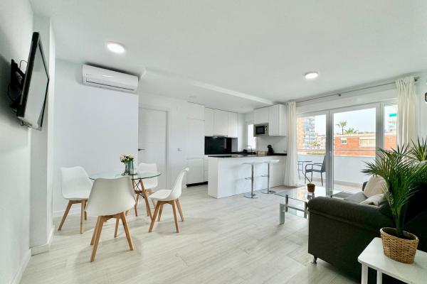 Apartamento En 1ª Línea De Playa, Piscina Y Parking - Benalmádena