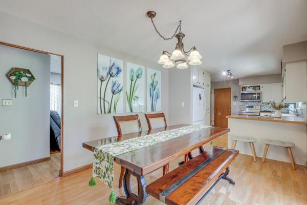 Walk To Park Waterloo Home With Furnished Deck - University of Waterloo, Waterloo