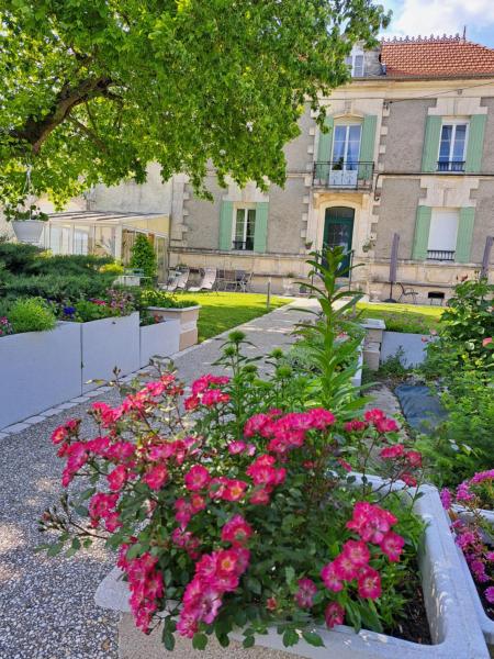 La Métairie Au Milieu Des Vignes - Jonzac