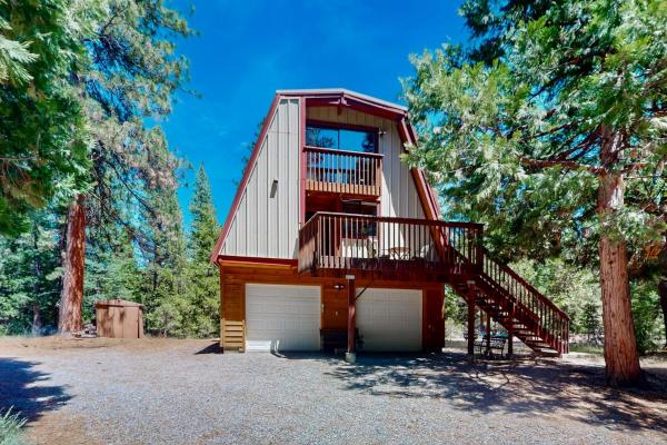 3br Charming Cabin With Deck, Yard Games And View - Graeagle, CA