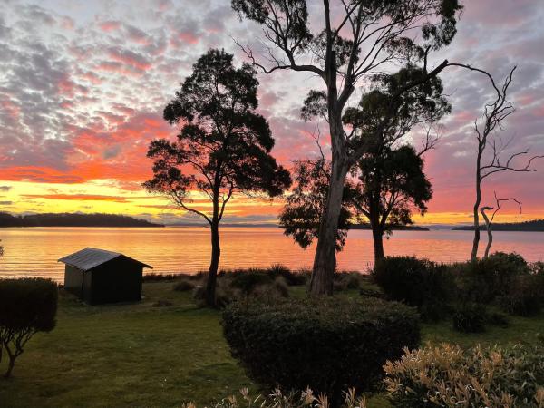 Abs By The Bay - Eaglehawk Neck