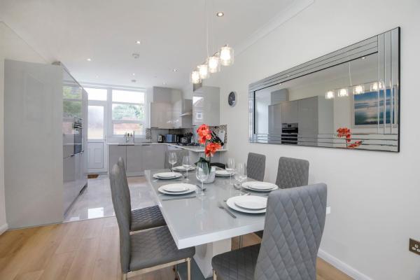 The Burton York 3 Bedroom House Sleeps 6 - York
