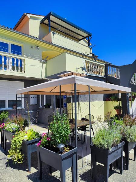 Apartments Flora - Banjole