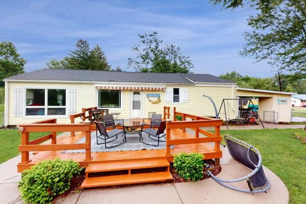 Lakeside Cottage Retreat - Coldwater, MI