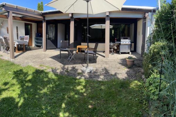 Bungalow Nordschwarzwald Im Ferienpark Schellbronn Mit Tollem Garten Für Natur- Und Tierliebhaber - Neuhausen