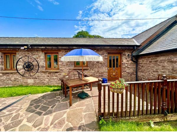 Rural Stone Barn With Log Burner, Tranquil Setting - Usk