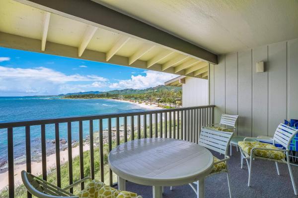Charming Wailua Bay View Oceanfront Top Floor With An Amazing View! - Kauai, HI