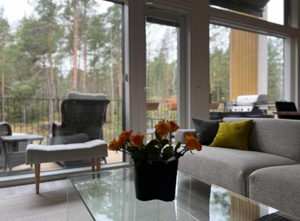 Upea Ja Hyvin Varusteltu Paritalohuoneisto Lähellä Merenrantaa - エスポー