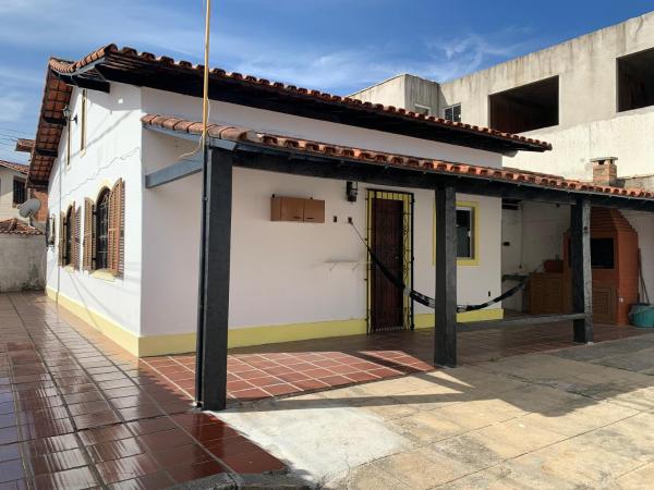 Casa Agradável Com Estacionamento Incluso - Arraial do Cabo