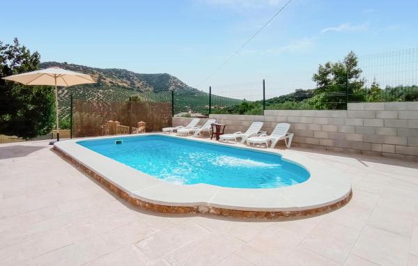 Gorgeous Home In Puertollano - Alcaudete