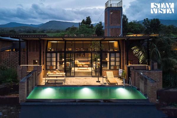 Stayvista At Rustic Haven With Pvt Pool, Gazebo & Indoor-outdoor Game - Satara
