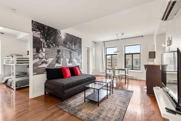 M11 | Boulevard Suites: 2-br Bright Lego Suite 3e - Brossard