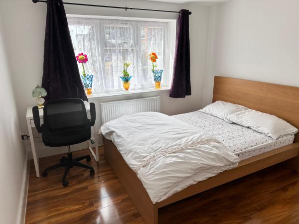 Room With Private Shower Facility - Surbiton