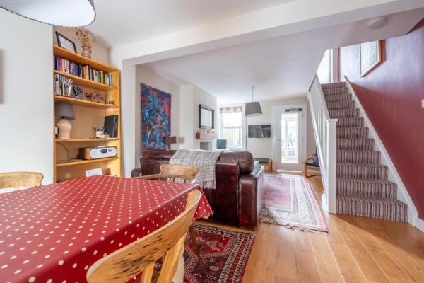 Chic 2-bedroom Townhouse In Vibrant Abergavenny - 阿伯加文尼